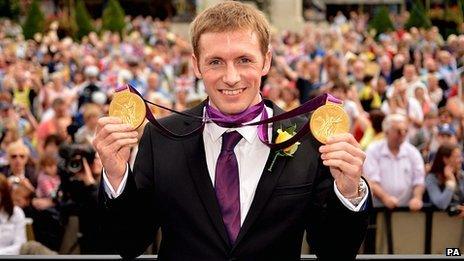 Bolton turns out to celebrate cyclist Jason Kenny's Olympic success ...