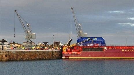 Guernsey's £14m electricity generator delivered by barge - BBC News