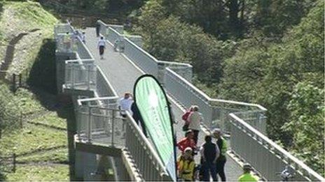 Plymouth's Laira Bridge to become new cycling route - BBC News
