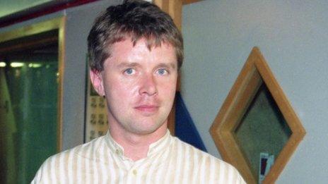 Nicky Campbell pays tribute to 'wonderful mum' - BBC News