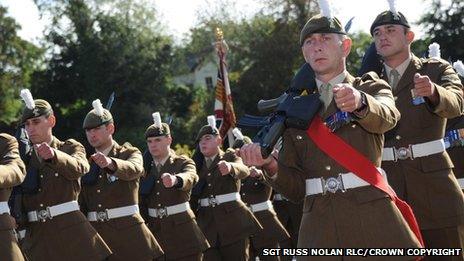 2nd Battalion The Royal Welsh: Soldiers in Bridgend march - BBC News