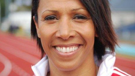 Kelly Holmes to 'inspire new generation' on Isle of Man - BBC News