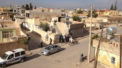 Anger and grief in Turkish border town of Akcakale - BBC News