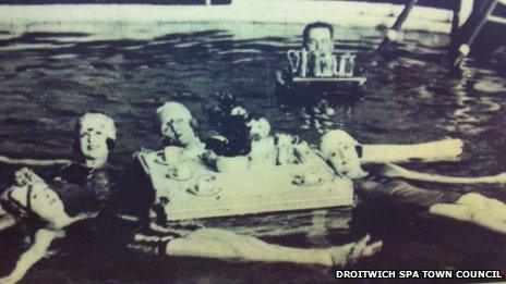 Droitwich Spa brine baths: Campaign to reopen 'unique' facility - BBC News