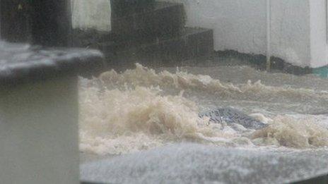Teens 'risking their lives' at River Mwldan, Cardigan - BBC News