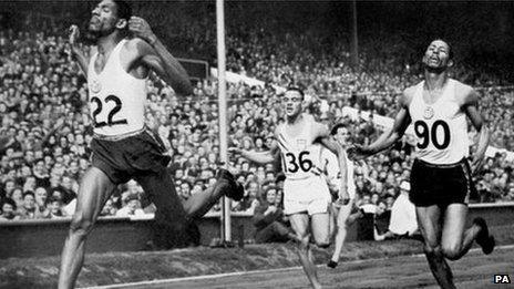 Jamaican Olympian Arthur Wint honoured with plaque - BBC News