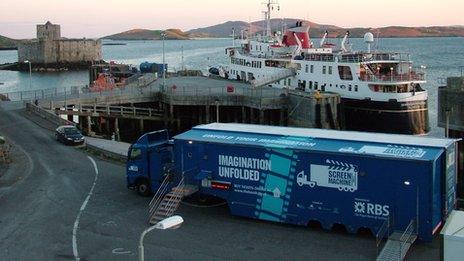 Screen machine mobile cinema's carbon footprint studied - BBC News