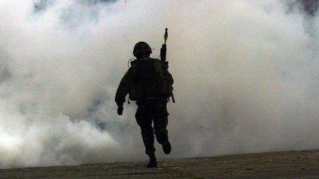 RAF Lossiemouth personnel take part in Elgin parade - BBC News