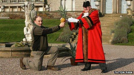 Tatton Park grows first crop of pineapples in a century - BBC News