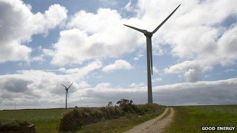 Delabole wind farm households offered discount tariff - BBC News