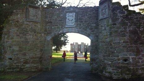Scone Palace archway is restored after van crash - BBC News