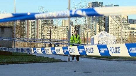Woman's body found close to River Clyde in Glasgow - BBC News