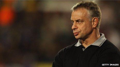 Rugby's Noble art of winning gets Mickey Rourke assist - BBC News