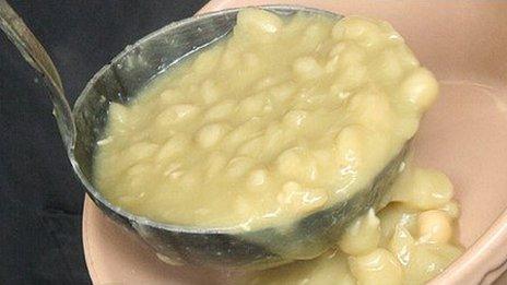 Norwich Mushy Pea stall celebrates 70 years - BBC News
