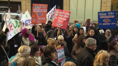 Sheffield children's centre cuts: Protest at council - BBC News