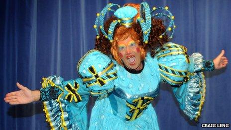 There's nothing like a panto dame - BBC News