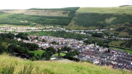 Discovering Britain: Rhondda, Cynon valleys walk retraced - BBC News