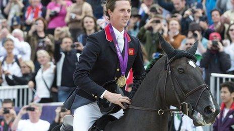 Ben Maher wins King George V Gold Cup at Hickstead - BBC Sport