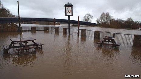 River Severn flood warnings remain in place - BBC News