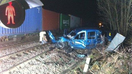 Man dies after car hit by train at Yarnton level crossing - BBC News