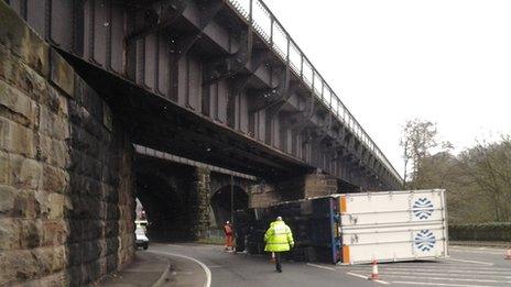 Low bridge in Grantham struck 15 times is reinforced - BBC News