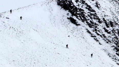 Lake District climbers warned of avalanche threat - BBC News