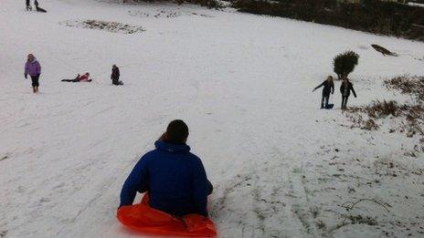 Suffolk weather: Heavy snow predicted overnight - BBC News