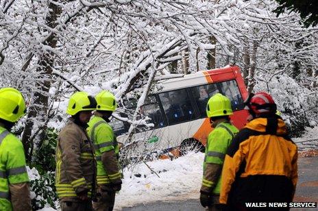 Abercarn Primary School bus slips down embankment - BBC News