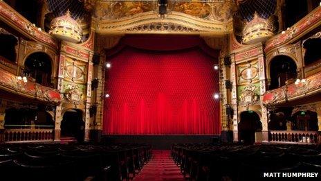 Lottery boost for Hackney Empire and other theatres - BBC News