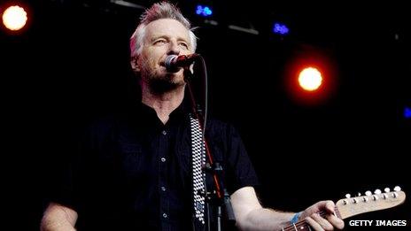 Billy Bragg to get BBC Folk Award - BBC News