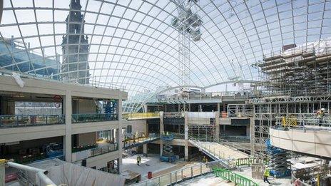 Trinity Leeds shopping centre to employ 3,000 people - BBC News