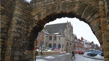 Lincoln's Newport Arch reopens after £140,000 renovation project - BBC News