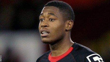 Chuks Aneke: Crewe Alexandra in talks over Arsenal midfielder - BBC Sport