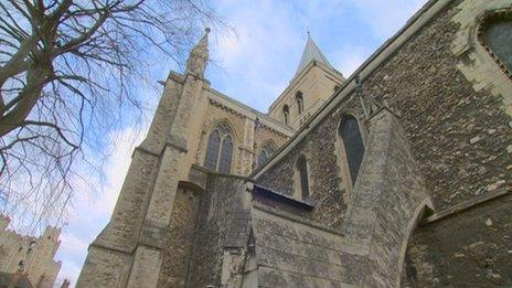 Dean of Rochester Cathedral resigns after marriage break-up - BBC News