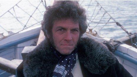 Onedin Line actor Peter Gilmore dies aged 81 - BBC News