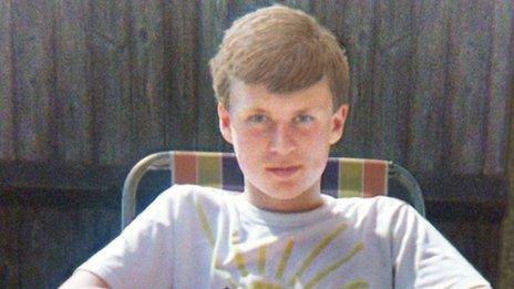 Lee Boxell case: £20,000 reward over 1988 missing case - BBC News