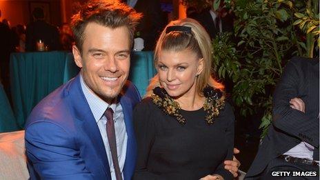 Black Eyed Peas singer Fergie expecting first baby - BBC News