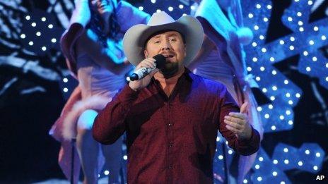 X Factor USA winner Tate Stevens to release debut album - BBC News
