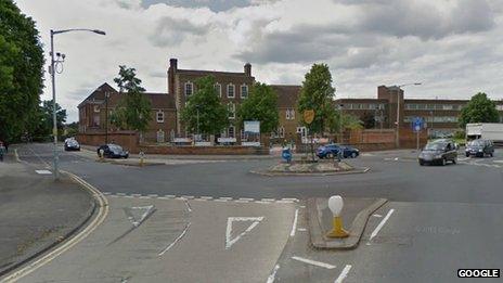 Slough roundabout limit lowered to 20mph after accidents - BBC News