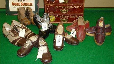 Vintage shoe collection sold at auction for £1,100 - BBC News
