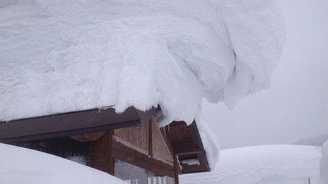 Tackling northern Japan's record snow - BBC News