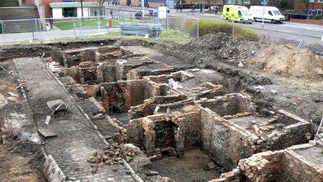 Friedrich Engels' beard inspires climbing sculpture in Salford - BBC News