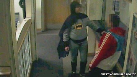 Batman's villain Daniel Frayne admits cheque scam - BBC News