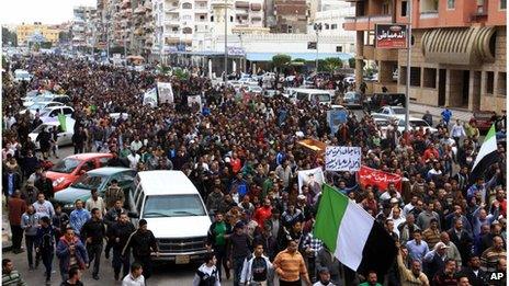 Egypt clashes: Port Said security headquarters torched - BBC News