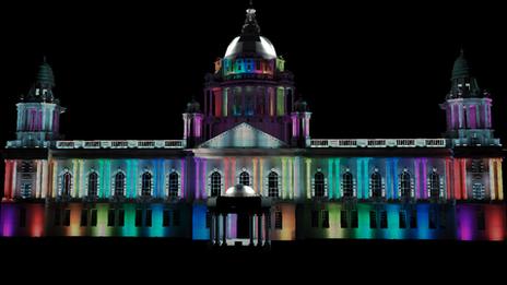 Rays of light over Belfast City Hall - BBC News