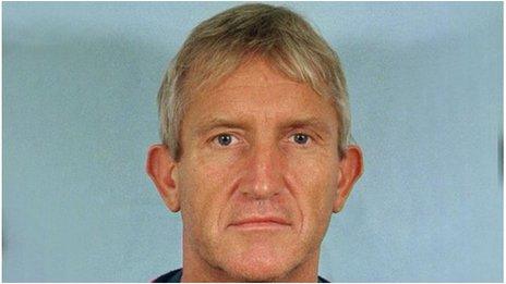 Road rage murderer Kenneth Noye loses attempt to appeal sentence - BBC News