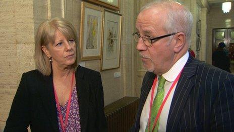 Warrington bomb: Tim Parry's parents address Stormont - BBC News