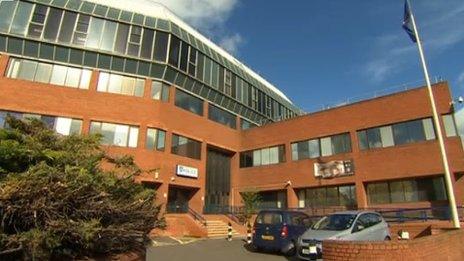 Thames Valley Police to leave 'deteriorating' station - BBC News