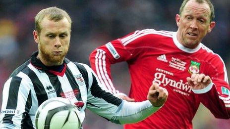 FA Trophy: Wrexham defy snow to see Wembley win - BBC News