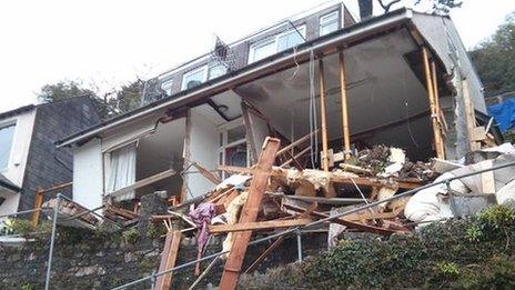 Looe house collapse: Dossier outlined residents' fears - BBC News